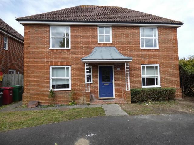 4 bedroom detached house to rent