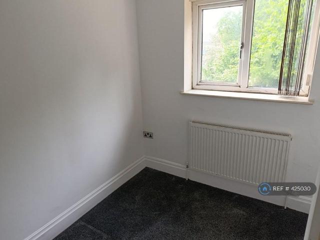 4 bedroom detached house to rent