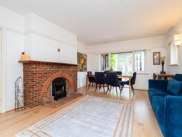 4 bedroom detached house to rent