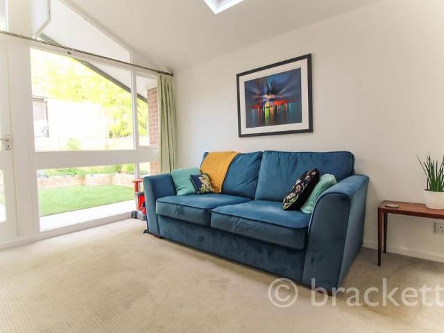 4 bedroom detached house to rent