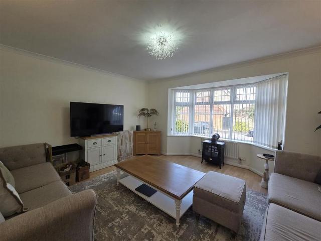 4 bedroom detached house to rent