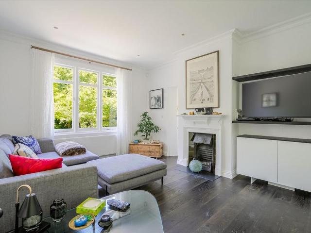 4 bedroom detached house to rent