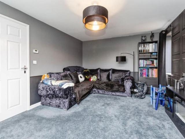 4 bedroom detached house to rent