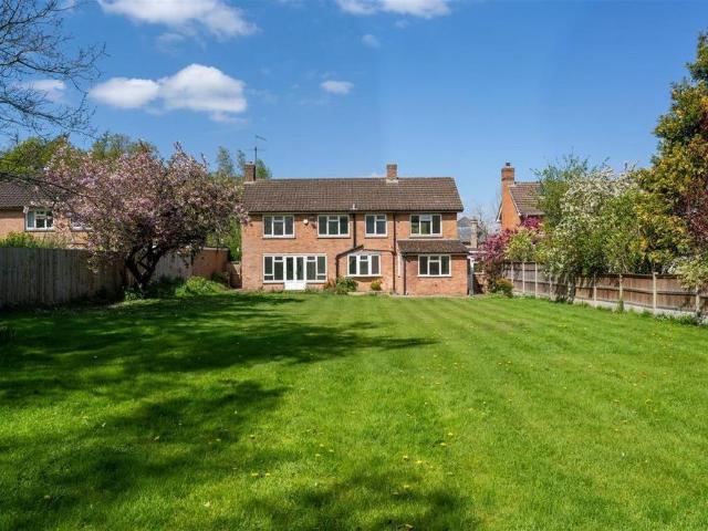 4 bedroom detached house to rent