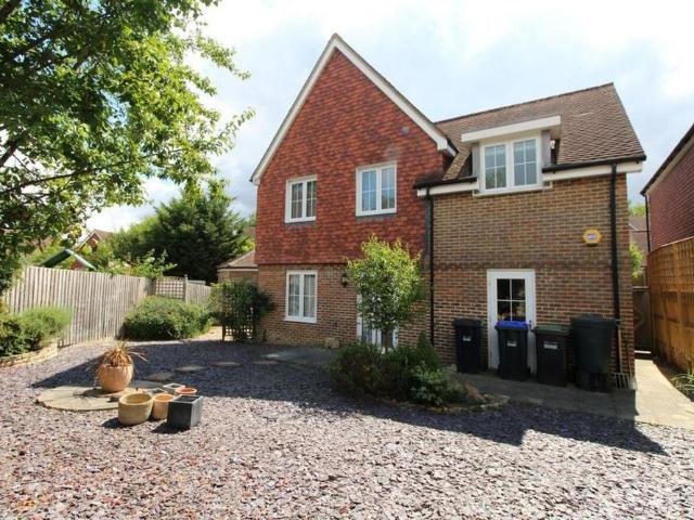 4 bedroom detached house to rent