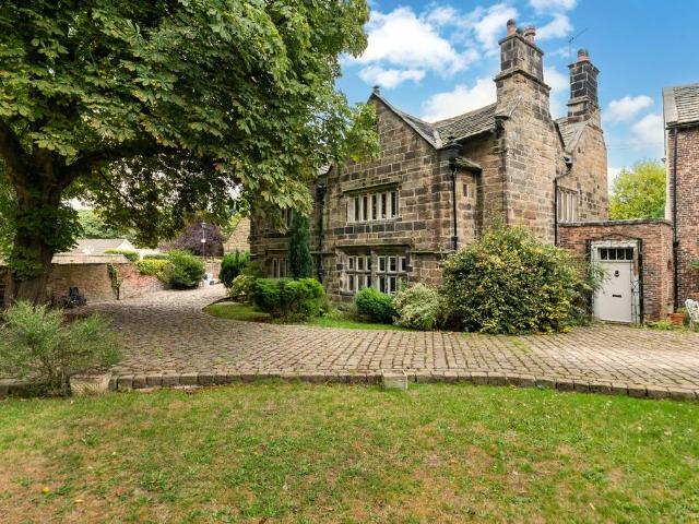 4 bedroom detached house to rent