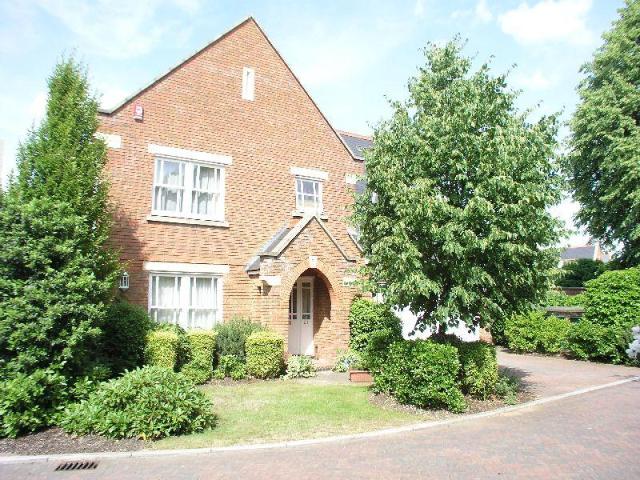 4 bedroom detached house to rent