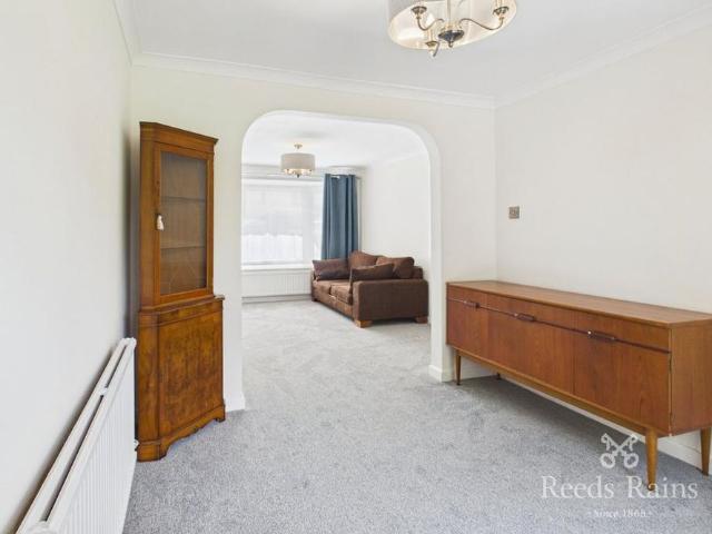 4 bedroom detached house to rent
