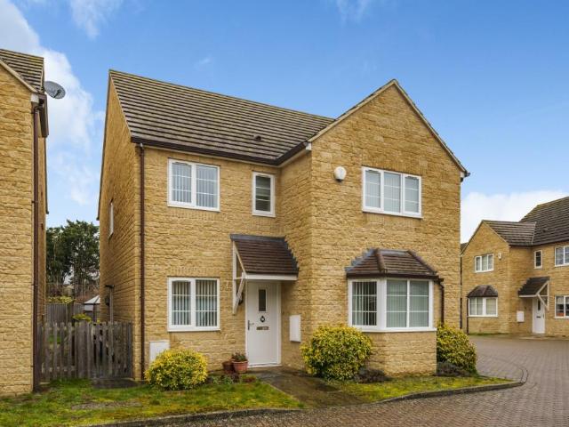 4 bedroom detached house to rent