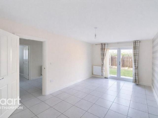 4 bedroom detached house to rent