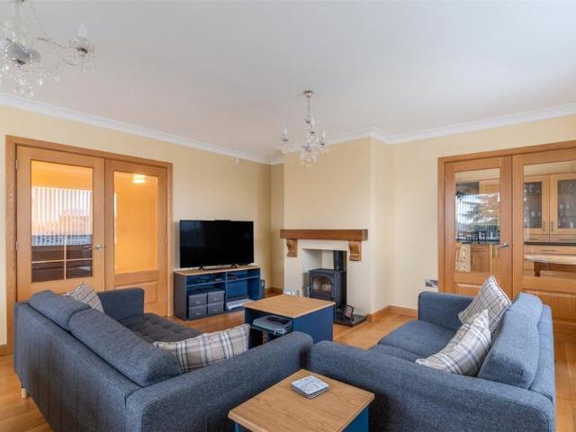 4 bedroom detached house to rent