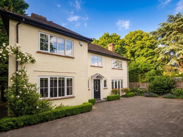 4 bedroom detached house to rent