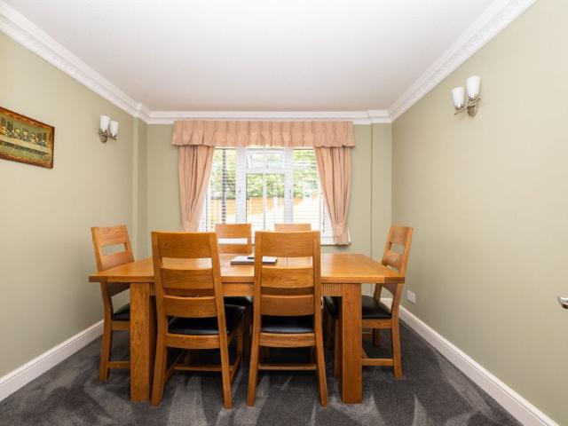 4 bedroom detached house to rent