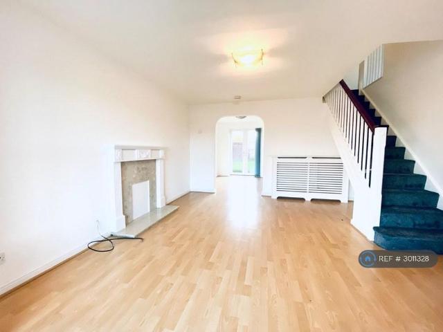 4 bedroom detached house to rent