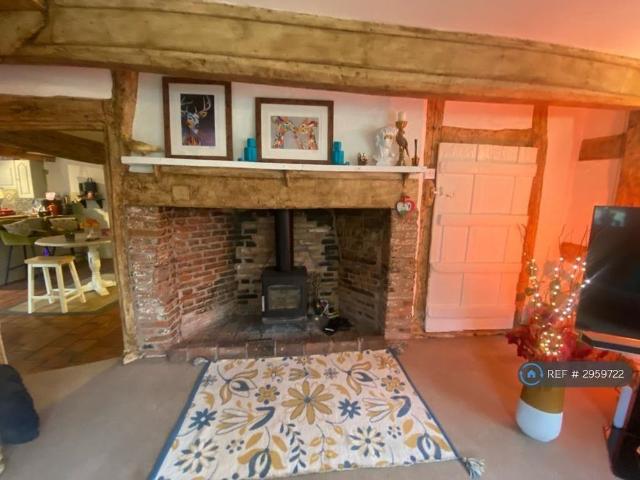 4 bedroom detached house to rent