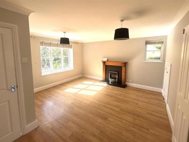 4 bedroom detached house to rent