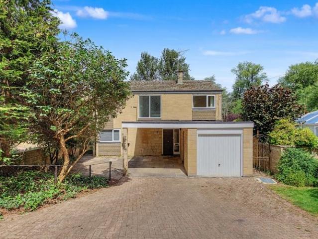 4 bedroom detached house to rent