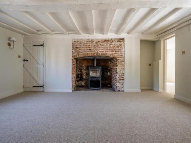 4 bedroom detached house to rent