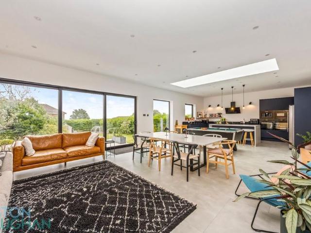 4 bedroom detached house to rent