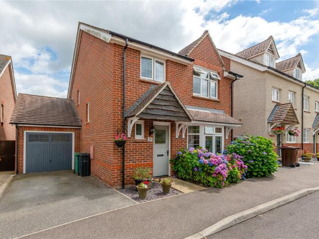 4 bedroom detached house to rent