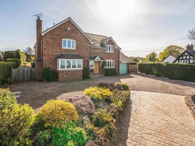 4 bedroom detached house to rent