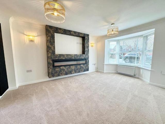 4 bedroom detached house to rent