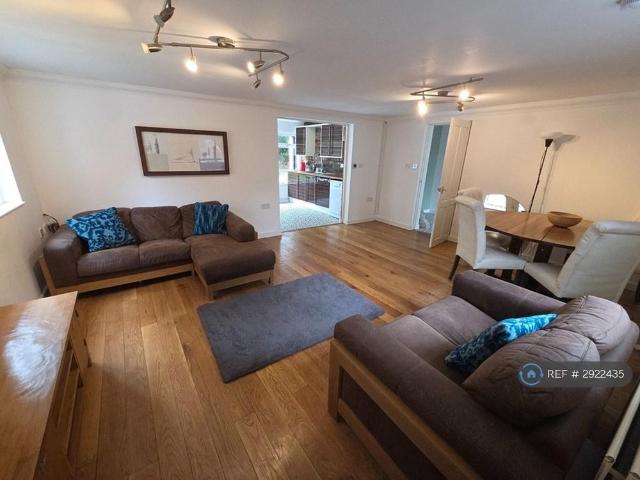 4 bedroom detached house to rent