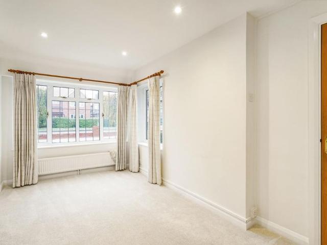 4 bedroom detached house to rent