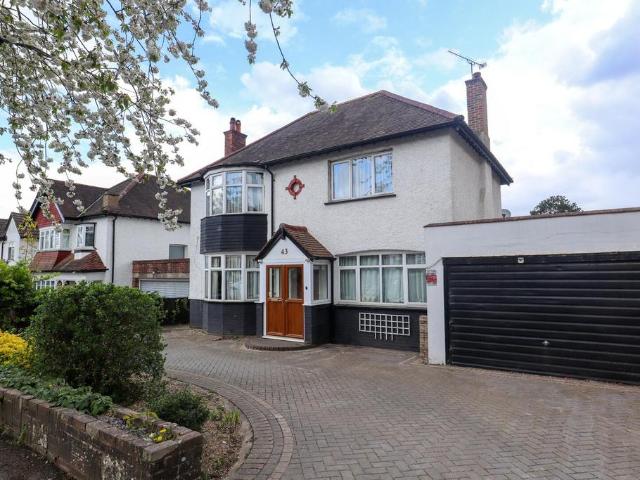4 bedroom detached house to rent