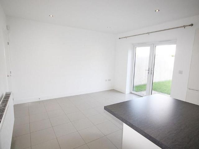 4 bedroom detached house to rent