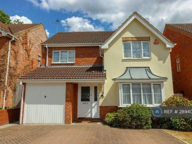 4 bedroom detached house to rent