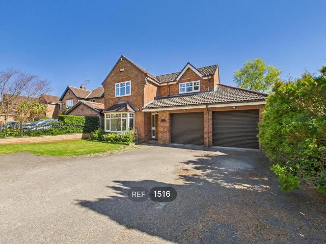 4 bedroom detached house to rent