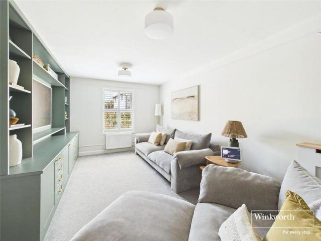 4 bedroom detached house to rent