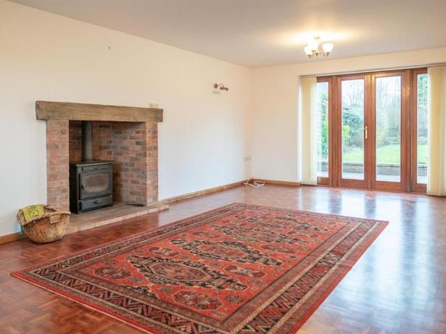 4 bedroom detached house to rent