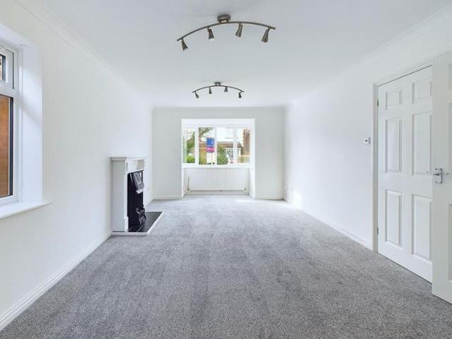 4 bedroom detached house to rent