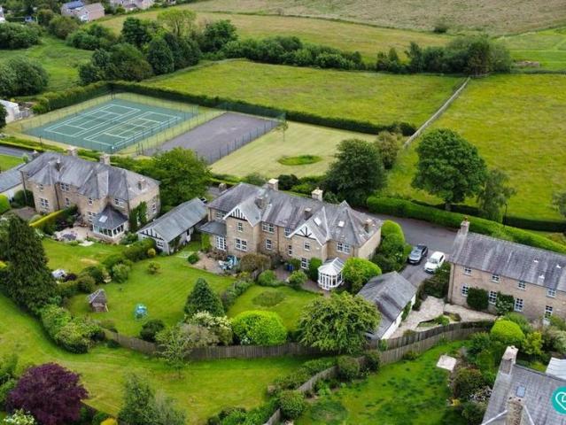 4 bedroom detached house to rent