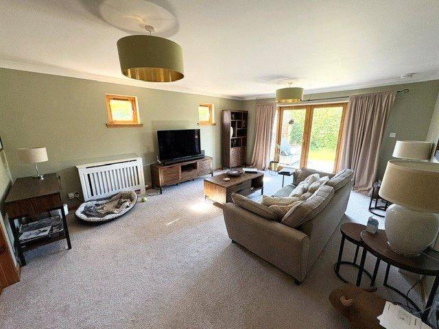 4 bedroom detached house to rent