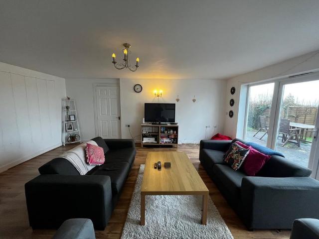 4 bedroom detached house to rent