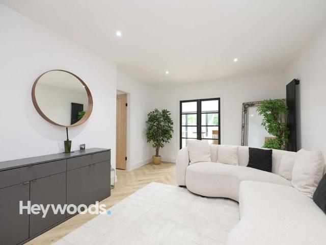 4 bedroom detached house to rent