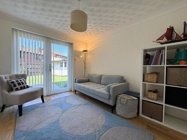 4 bedroom detached house to rent
