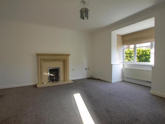 4 bedroom detached house to rent