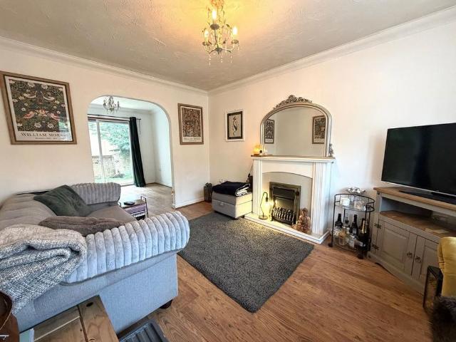 4 bedroom detached house to rent