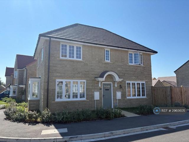 4 bedroom detached house to rent