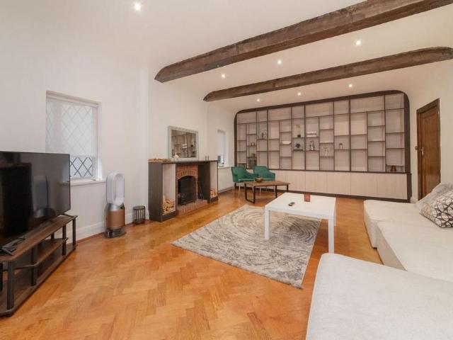 4 bedroom detached house to rent
