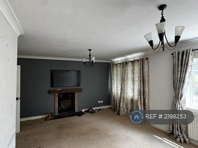 4 bedroom detached house to rent