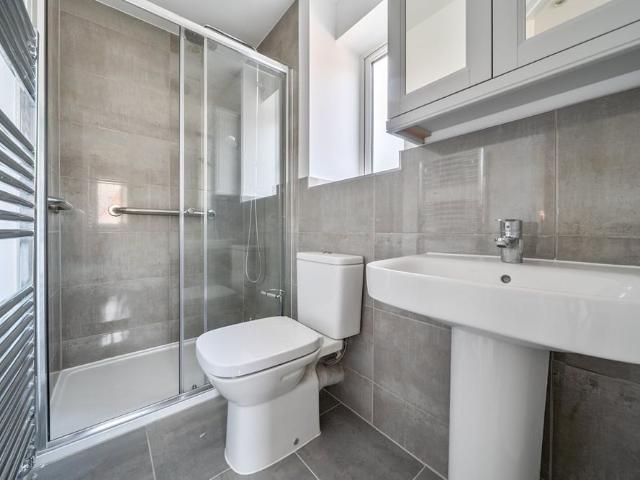 4 bedroom detached house to rent
