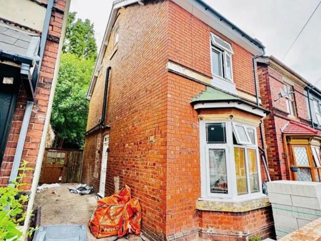 4 bedroom detached house to rent