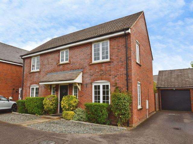 4 bedroom detached house to rent
