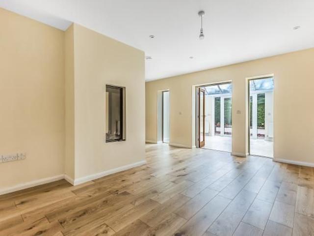 4 bedroom detached house to rent