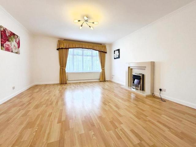 4 bedroom detached house to rent